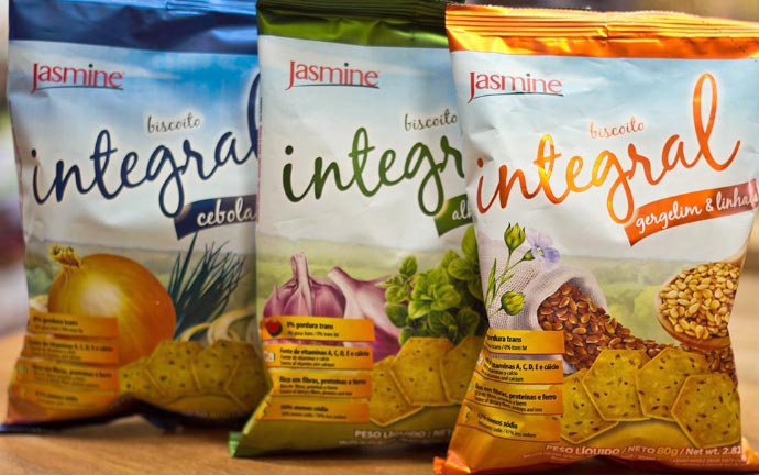 10 opções de snacks saudáveis para deixar na gaveta do escritório